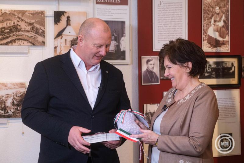 A magyar kultúra napja - Závogyán Magdolna: kulturális önazonosságunk ...